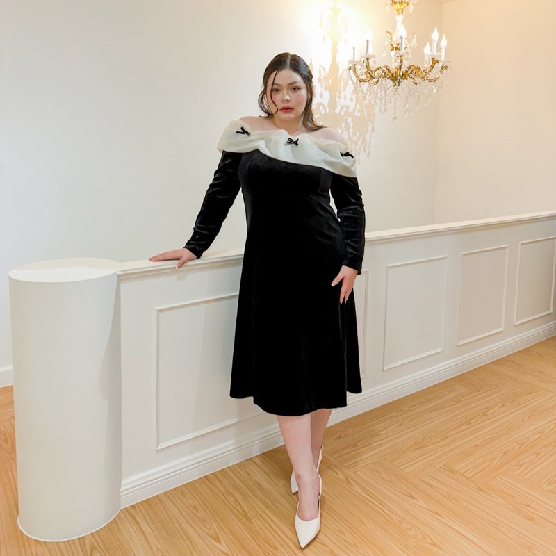 (DPWNAXU ลด 45.-) Lady M | เดรสสาวอวบสีดำปาดไหล่ ผ้ากำมะหยี่ เรียบหรู ไฮโซ สำหรับสาวพลัสไซส์ ...