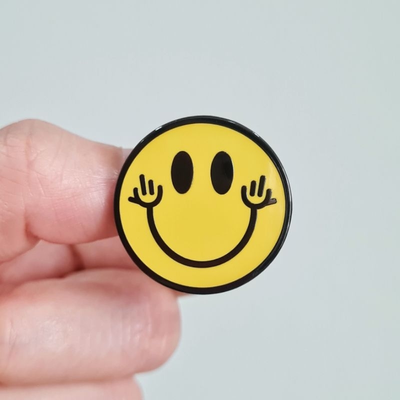 Hard Enamel Pin / Brooch / Badge พิน เข็มหมุดโลหะ ลาย Smiley Face with Middle Finger | Shopee ...