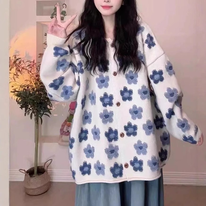 R343 Forget me not คาร์ดิแกนไหมพรม ปักดอกไม้สีฟ้ารอบตัว ดีเทลกระดุมไม้ ...