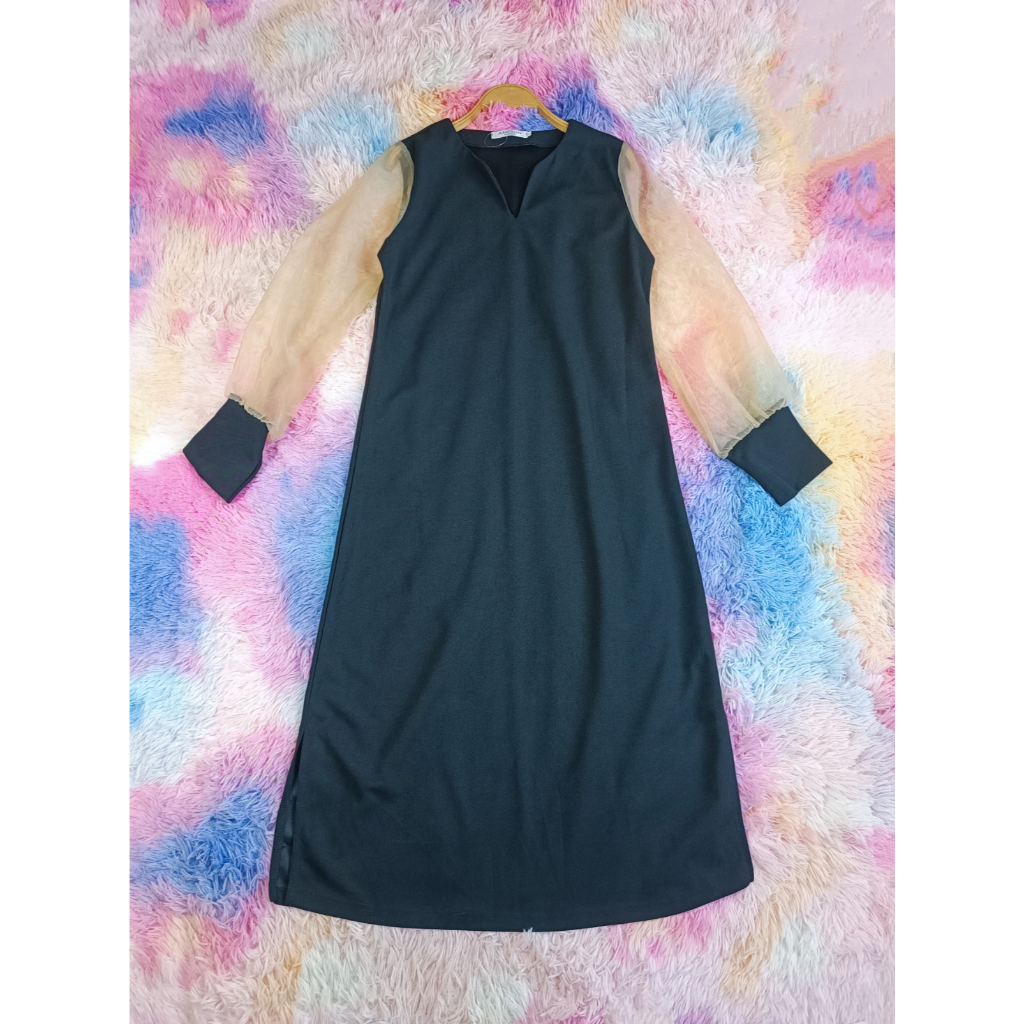 ป้าย AMESUN size L เดรสยาวผ้าโพลีสีดำสภาพใหม่แขนเป็นผ้าแก้วสีครีม รอบอก ...