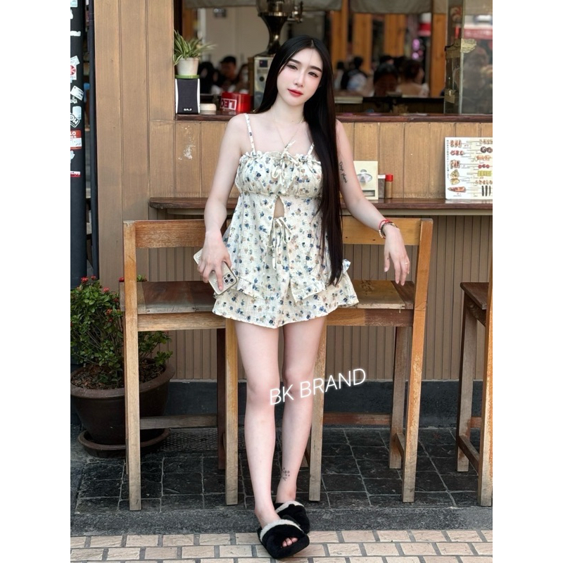 Phapassz - เซต 2 ชิ้น เสื้อสายเดี่ยว ย่นอก แหวกหน้าผ้าฉลุมาพร้อมกระโปรงย่นเอวผ้าฉลุ สุดน่ารัก ...