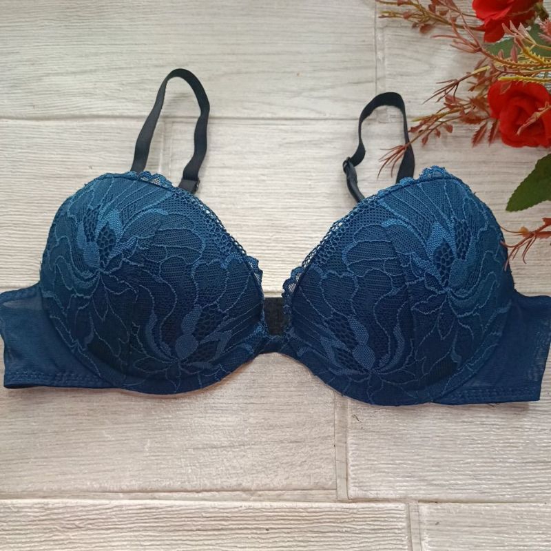 เสื้อชั้นใน Lasenza มือ2 ไม่ผ่านการใช้ ไซส์B70/32B มีโครง ฟองน้ำเสริมดันเต้าบาง ตัวเสื้อ+ตะขอ ...