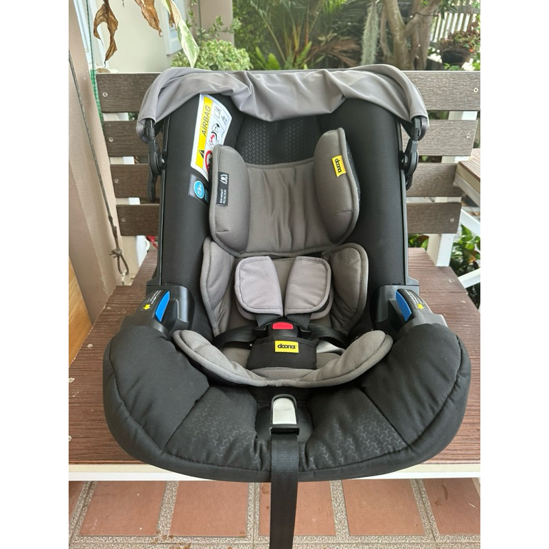 ส่งต่อ Doona Carseat to Stroller + ISO fix base สี Grey Hound คาร์ซีท ...