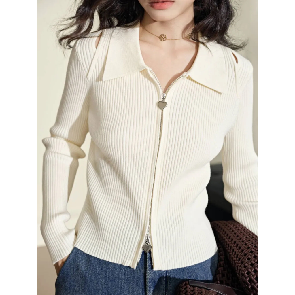 [Preorder] KUOSE : Shoulder Cut Out Top | Shopee Thailand