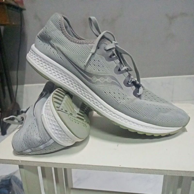 รองเท้าวิ่ง Saucony รุ่น Versafoam Flare | Shopee Thailand