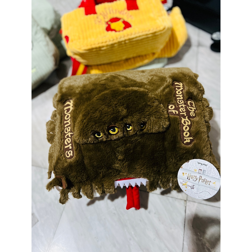 Harry Potter x Miniso หมอนลาย The monster book | Shopee Thailand