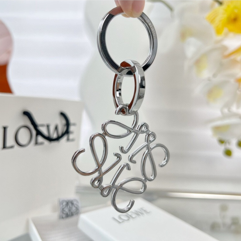 Pre order LOEWE Anagram โลเอเว่ พวงกุญแจ Keychain | Shopee Thailand