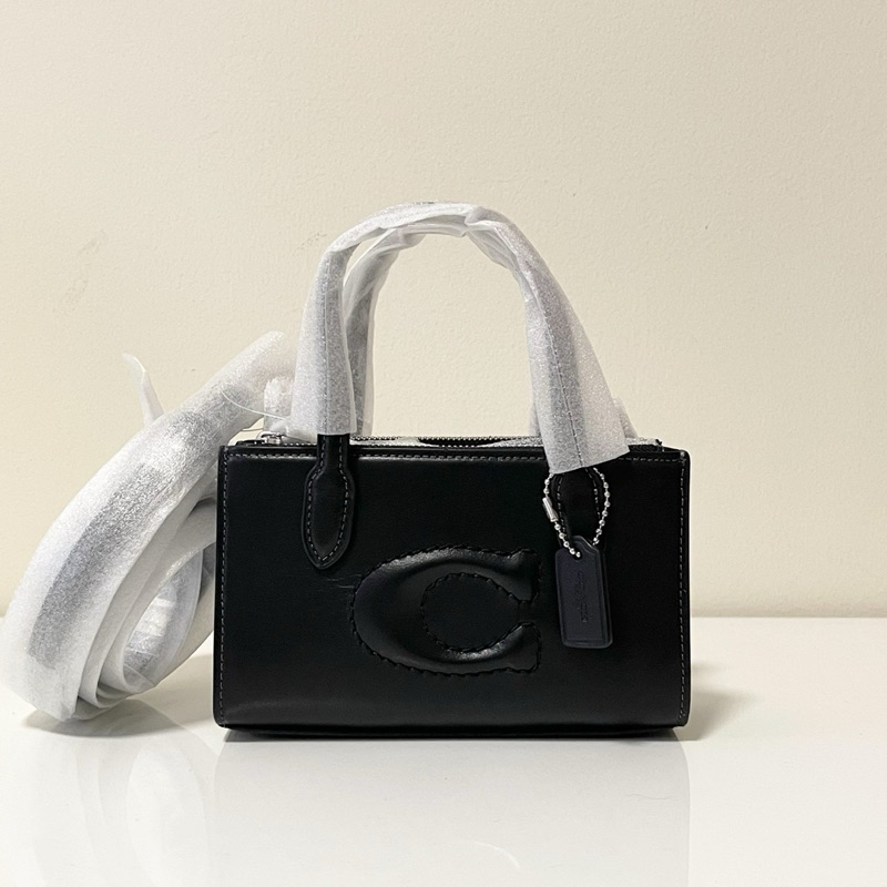 💥🔥 พร้อมส่งที่ไทย 🔥 COACH NINA MINI TOTE BAG 🔹 สี : SV/BLACK 🔹 รหัส : CT804 🔹 มาพร้อมหูถือ และ ...