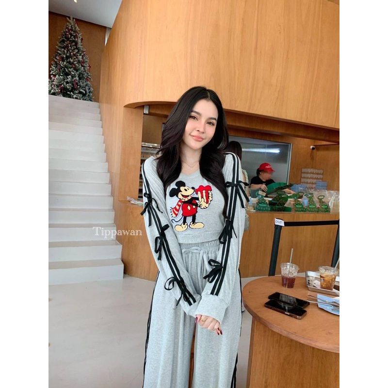 Phapassz - Setแขนยาวน่ารักๆ ที่ไม่ควรพลาด ครอปแขนยาวพร้อมกางเกงขายาว เดินแถบทั้งตัว ติดอะไหล่และ ...