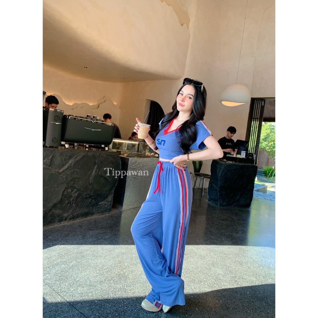 TIPPAWAN Setนี้ ต้องได้ เสื้อครอปตัวจิ๋ว ติดอะไหล่น้องมาพร้อมกางเกงขายาวตีแถบลูกไม้แบบสวยมาก ...