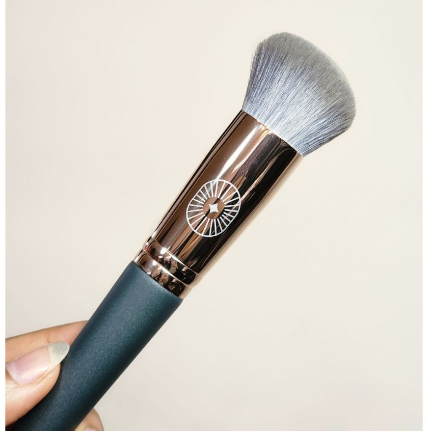 แปรงรองพื้น Radiant Element แปรงมัลติฟังก์ชั่น เกลี่ยรองพื้นบลัชออน ...