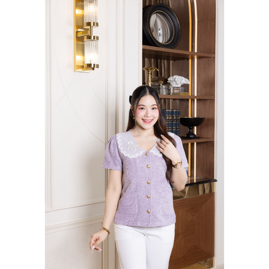 Glucoat | [T445] เสื้อทวิตทอลายสีม่วง คอวี ปกหยักปักโบว์ กระเป๋าหน้า 2 ข้าง กระดุมหน้าใช้งานได้ ...