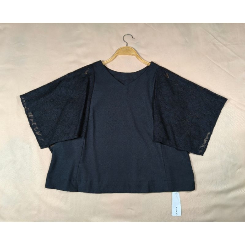 มือ 1 แบรนด์ LEPSIM size F เสื้อแฟชั่นผ้าโพลีสีดำแขนแต่งระบายลูกไม้เนื้อผ้าดีค่ะ รอบอก 44 ความ ...