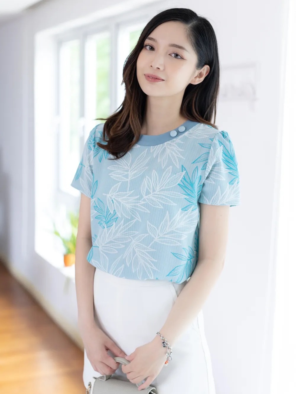 Narinari : NT2208 Double-Button Leaf Blouse | Shopee Thailand