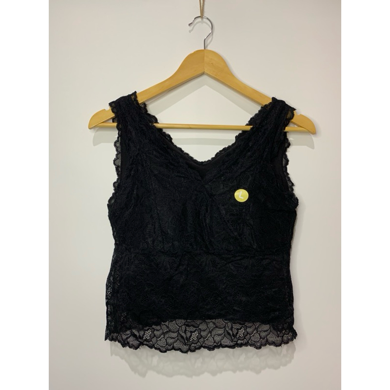 กล้ามคอวีทรงครอปลายลูกไม้ทั้งตัวสีดำ GU Bratop มีซับใน ไซส์ L | Shopee Thailand