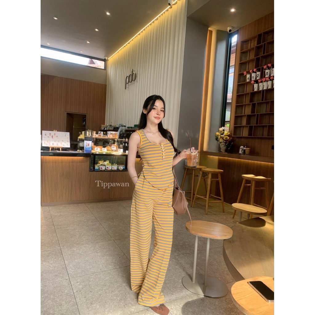 #Tippawan Set คอยู ทรงเสื้อก้าม แถบเสื้อมีกระดุม ใช้งานได้จรึง มาพร้อมขายาวให้ลุคแบบสบายๆ ดูดี ...