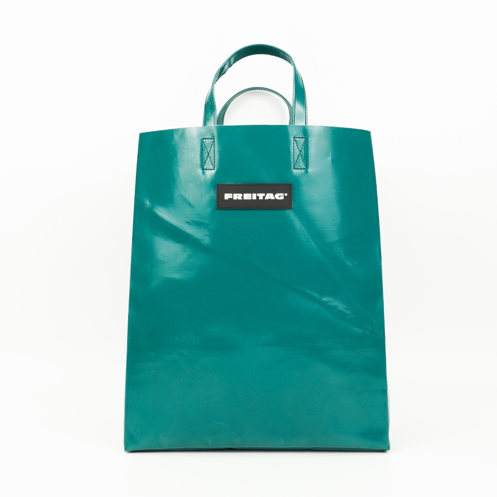 FREITAG F52 MIAMI ผ้าเขียวหยก สีเกร๋มากใบนี้ เนื้อเนียนๆ ผ้าเงากำลังดี ...