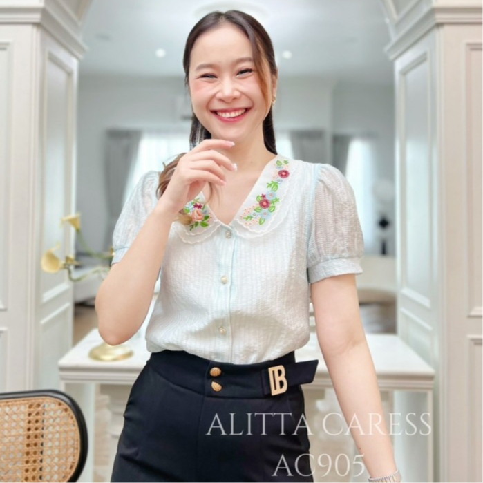 ALITTA CARESS :AC905 เสื้อคอปกสีฟ้าละมุนตา ปกสวยปักลาดอกไม้เสริมลุคคุณ ...