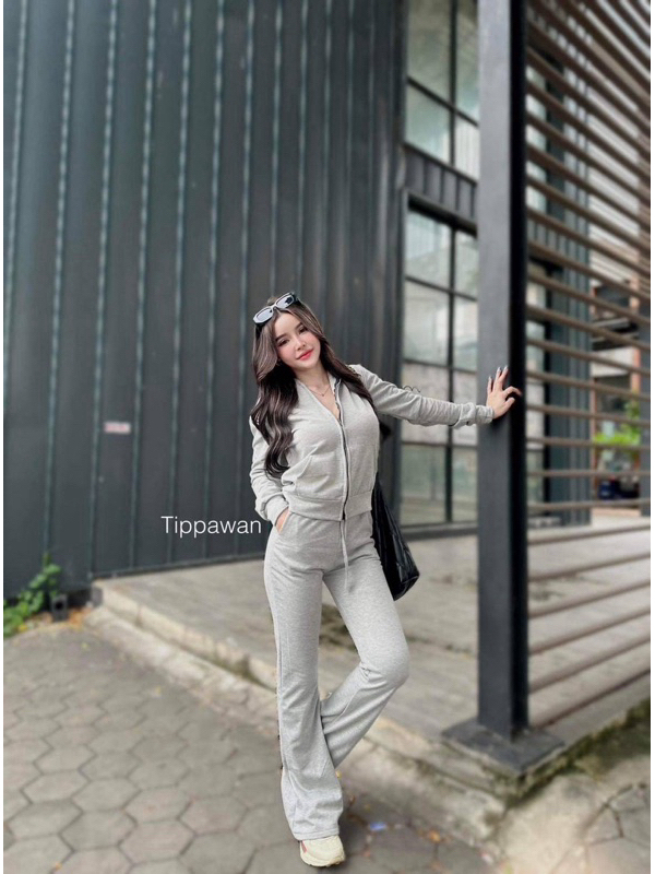 Tippawan Setแขนยาว ที่พร้อมจะเครื่องแบบปังๆ เราจัดให้ค้า พร้อมกางเกงขายาวทรงขาม้าเล็ก ทรงฮิตต ...