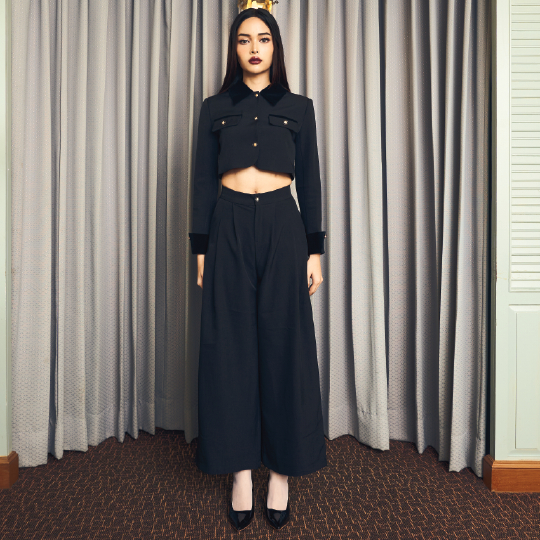 Petchploy Angelica Set - Luxurious Winter Collection ชุดเซ็ตเสื้อครอปแขนยาวทรงสูท พร้อมกระดุมและ ...