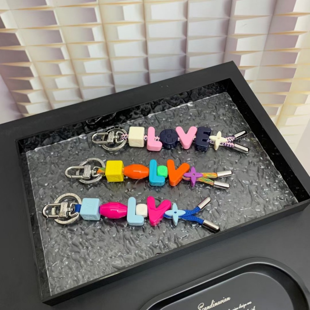 พร้อมส่ง (1:1 original grade) พวงกุญแจหลุย LV Play Keychain | Shopee ...