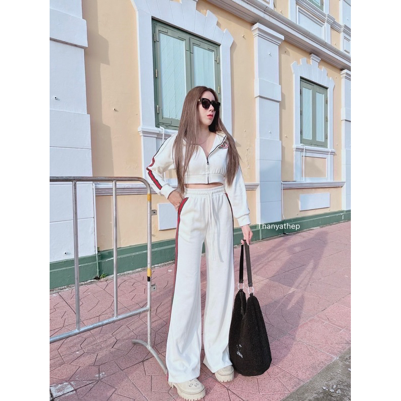 Phapassz - Set2ชิ้น เสื้อฮู้ดแต่งแถบ มาพร้อมกางเกงทรงปัง ใส่ได้ยาวๆเลย โทนสีคลีนๆใส่ได้ตลอดด้วย ...