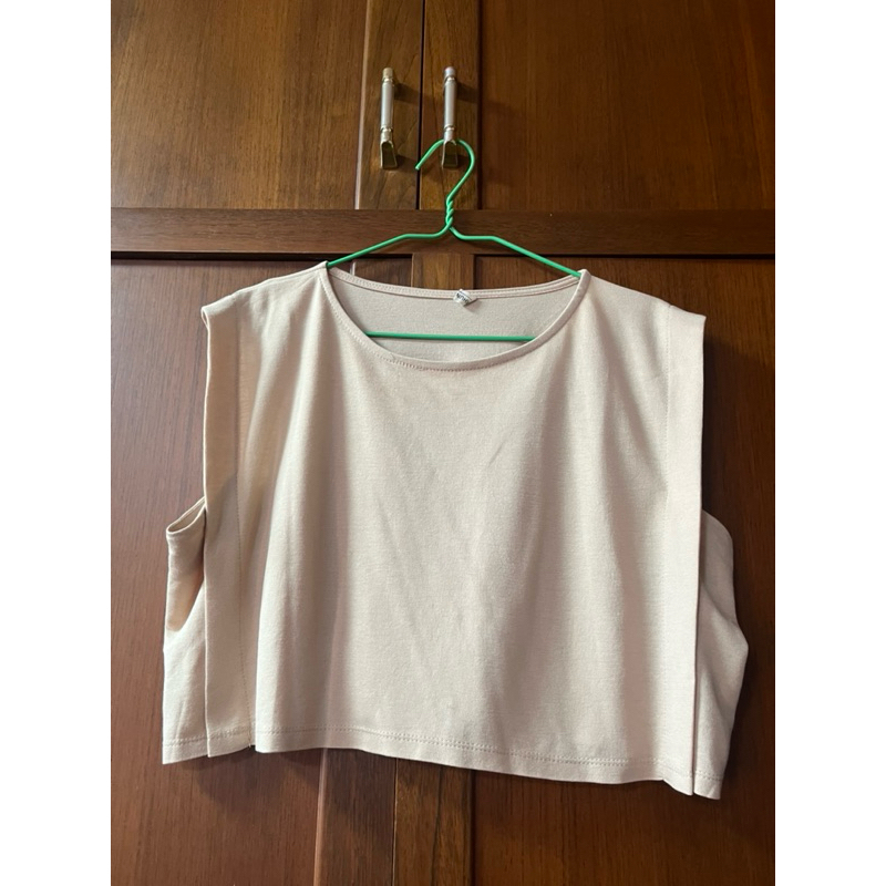 เสื้อครอบปแขนกุดสีเบจแบรนด์ Khun Poom | Shopee Thailand