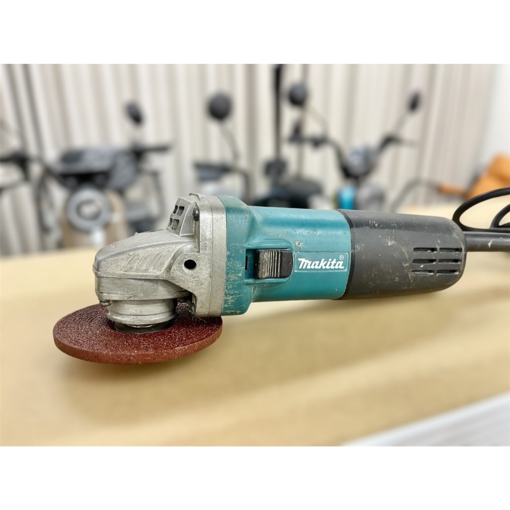 มือสอง Makita เครื่องเจียร์ไฟฟ้า สวิทซ์สไลท์ รุ่น 9553NB เครื่องเจียร์ ...