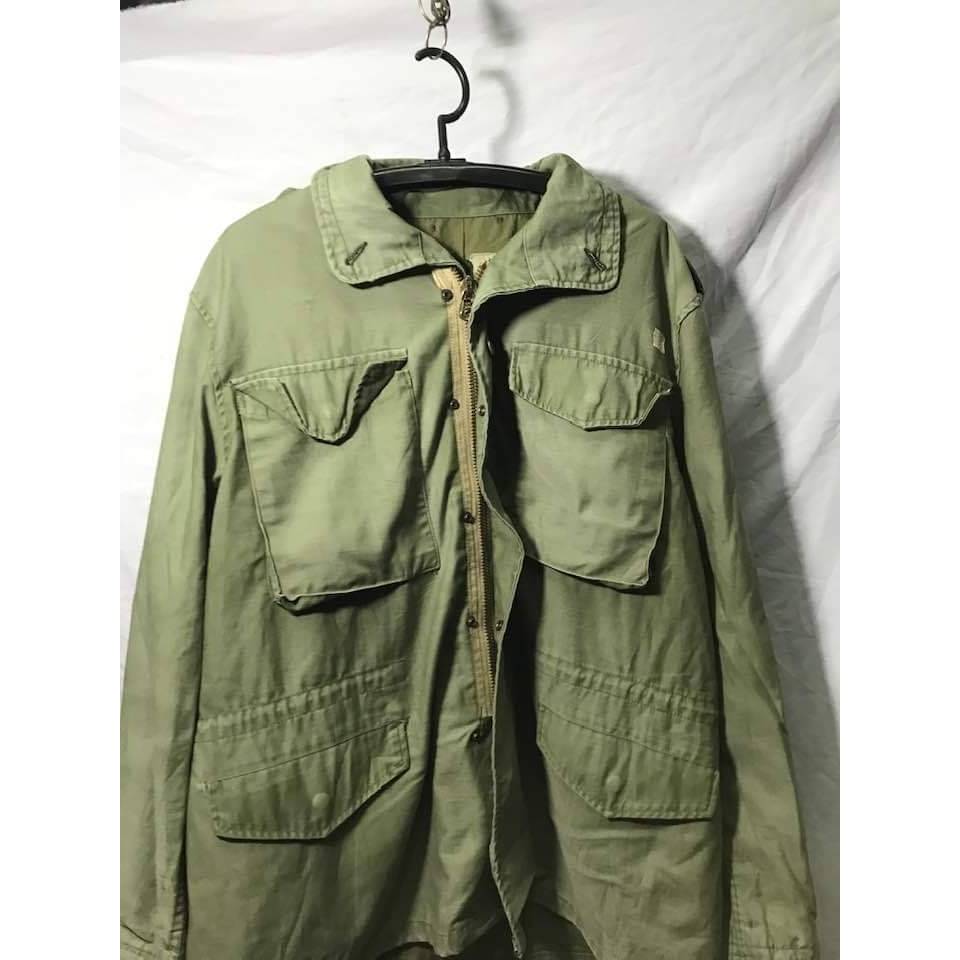 เสื้อทหารสหรัฐอเมริกา M65 ซิปเงิน เวียดนาม Size M-R สภาพเก่า มีเปื้อนมีขาด ปลายเเขน เชือกไม่มี ...