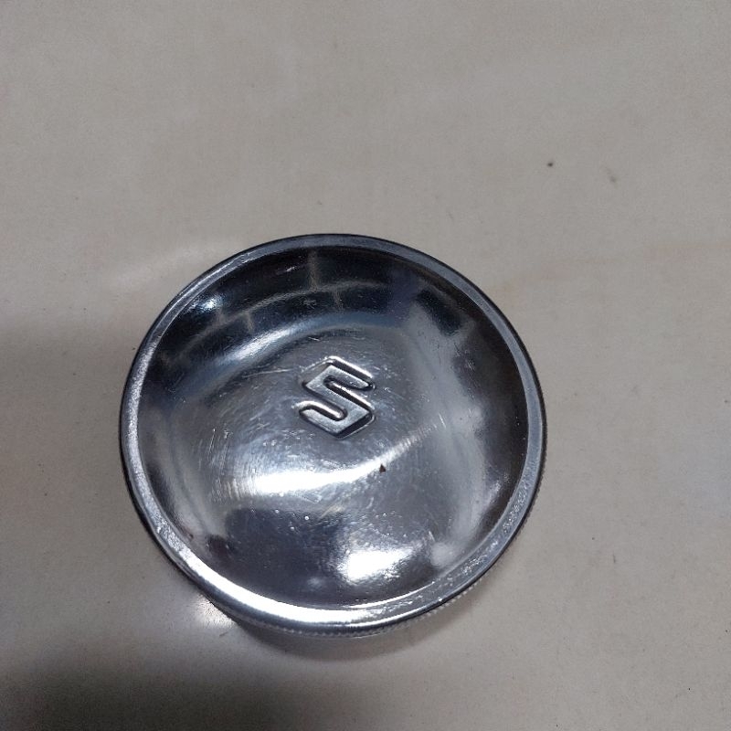 ฝาถังน้ำมัน Suzuki K10-K11-M10-M12-M15 แบบกดล๊อค แท้ญี่ปุ่นใหม่เก่าเก็บสวยๆพร้อมใส่ใช้งาน ...