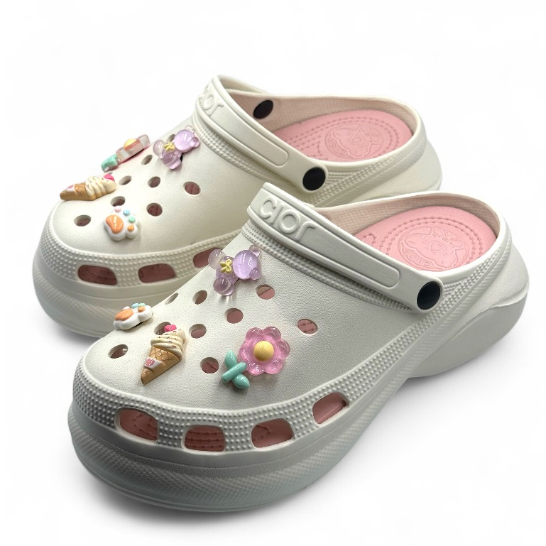 Gpatt : 2-Tone Classy Clogs with 3D Jibbitz รองเท้าสวมผู้หญิงหัวโต ...