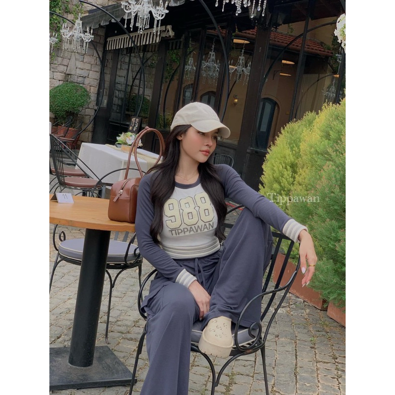 Tag 'TIPPAWAN หน้าหนาวแต่เราห้ามแผ่ว มาค่า Setแขนยาวทูโทนติดอะไหล่ 988 สุดปัง จับคู่กับกางเกงคา ...