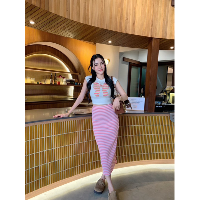 Phapassz - Setเสื้อครอปเเขนล้ำ ผ้ายูนิโคล่ น้อนน่ารัก รีดเพชรโบว์ มาพร้อมกระโปรงเอวสม็อค Lanta ...