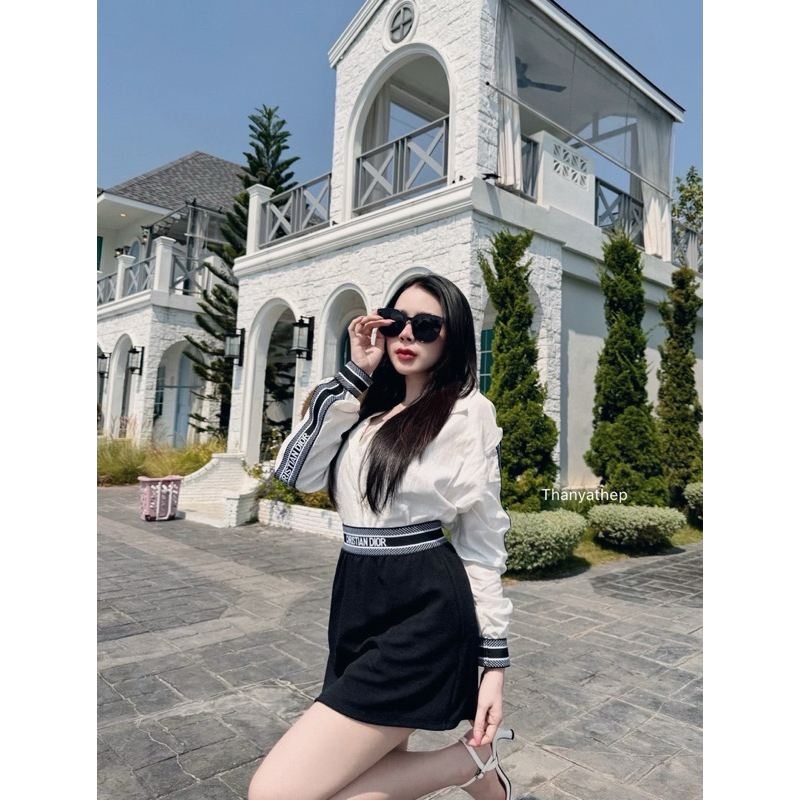 Phapassz - เซท2ชิ้น เสื้อเชิ้ตขาวแต่งแถบดีออ แมทช์กับกระโปรงสั้น ทรงสวยดีเทลงานดีย์มากแม่ ลุคหรู ...