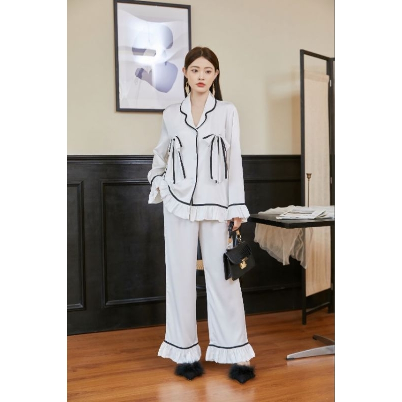 ชุดนอน White bow pajamas (premium silk satin) | Shopee Thailand