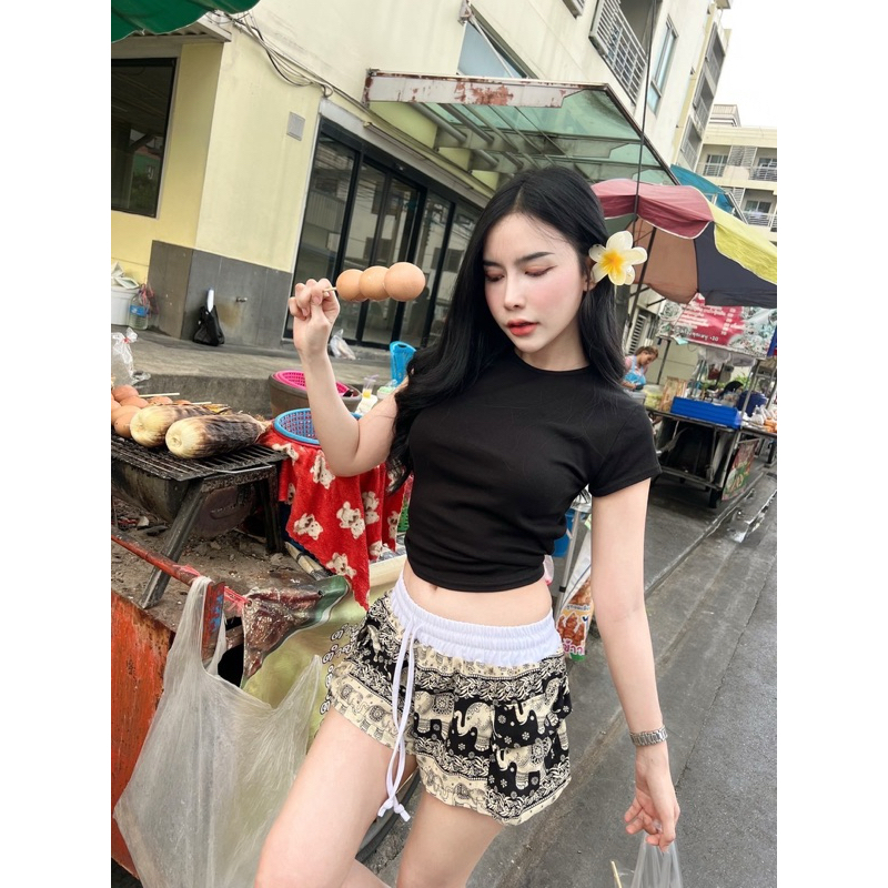 Phapassz - Setเสื้อเข้ารูปสีดำ มาพร้อมกางเกงคาโก้ขาสั้น เซ็กซี่ขยี้ใจ ความน่ารักของนางคือเข้ากัน ...