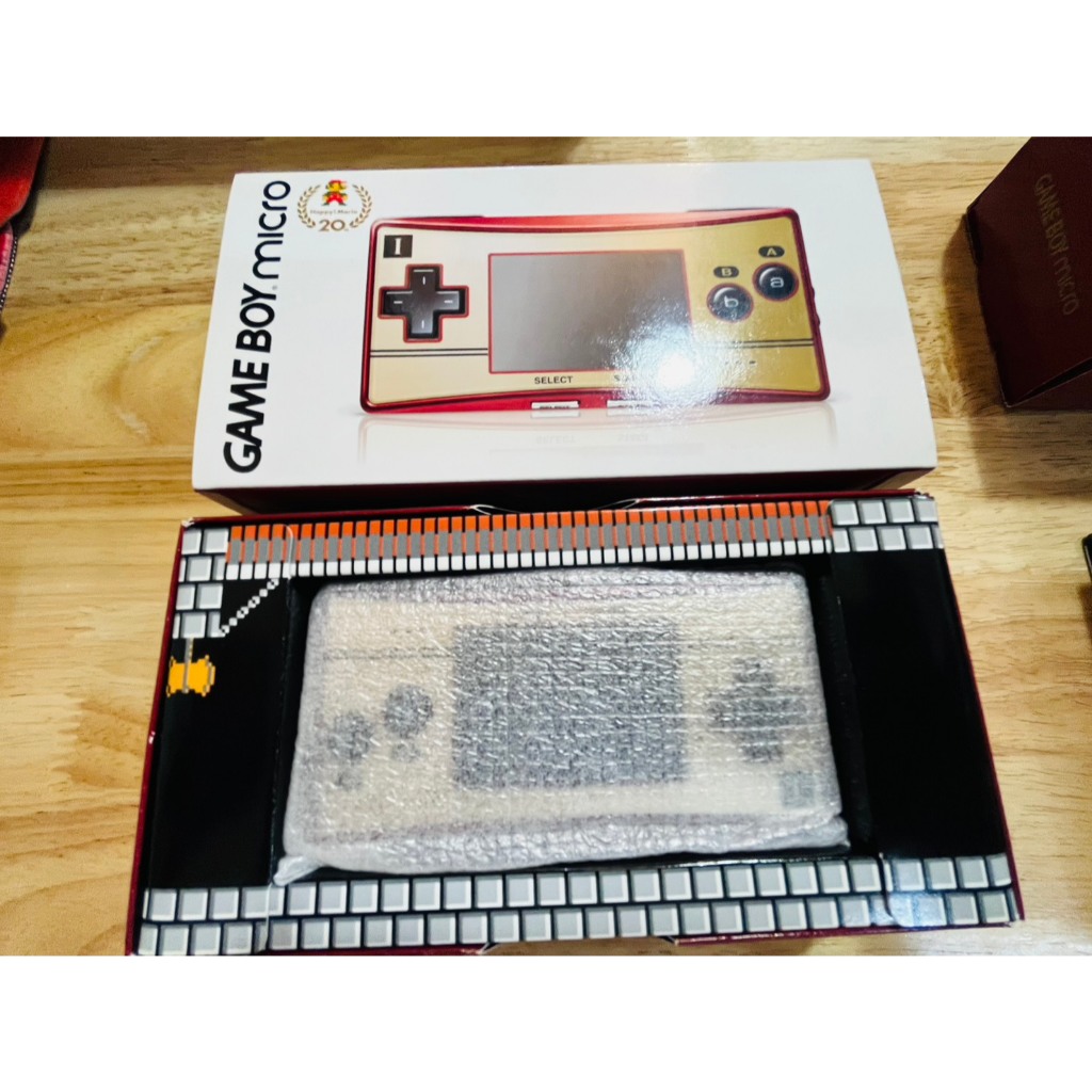 งานกล่องแจ่มๆ Gameboy Micro Limited Famicom สุดจ๊าบสภาพกริ้บๆเลยสวยมาก ...