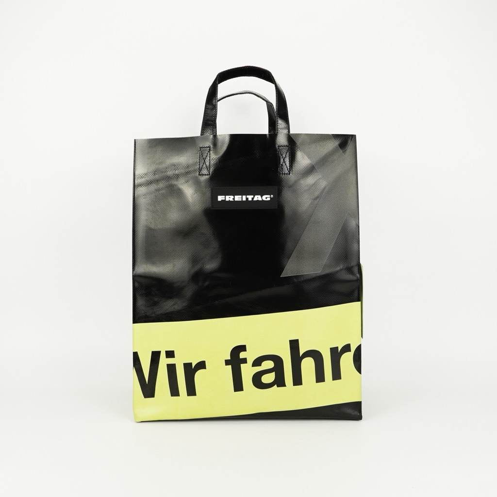 FREITAG F52 MIAMI ผ้าใบดำ ด้านหน้าสกรีนคาดเหลืองออกมะนาวนิดพร้อมอักษร ...