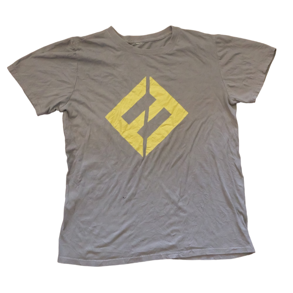 Foo Fighters อก 20 นิ้ว ยาว 26 นิ้ว สีเทาดำ มือสอง ของแท้ | Shopee Thailand