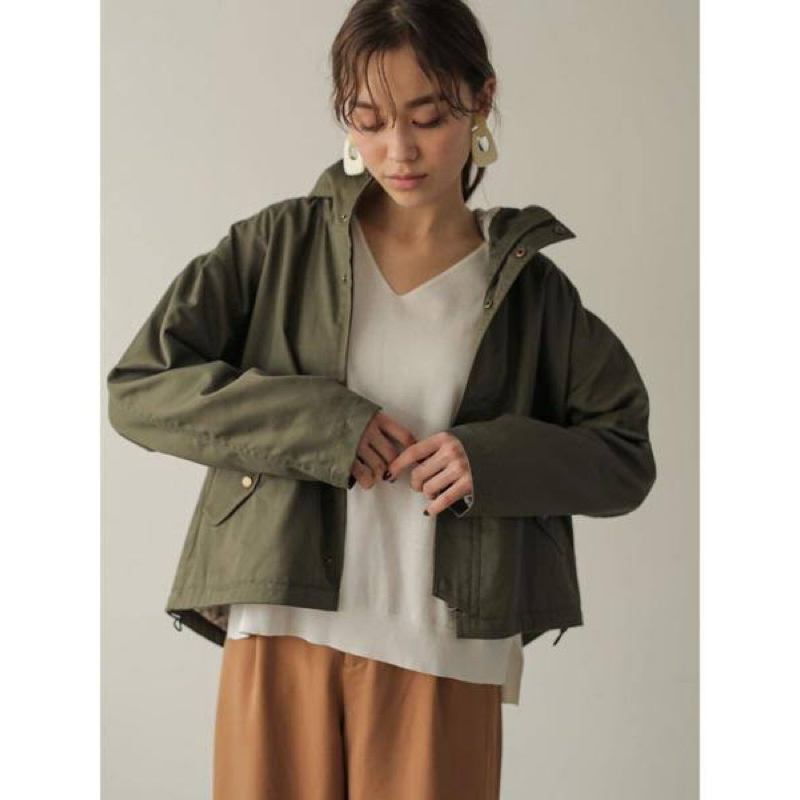 Earth Music x Jacket มีฮู้ด สวยใหม่มาก สีเขียว ด้านในฉลุลูกไม้ สวยกริบ ...
