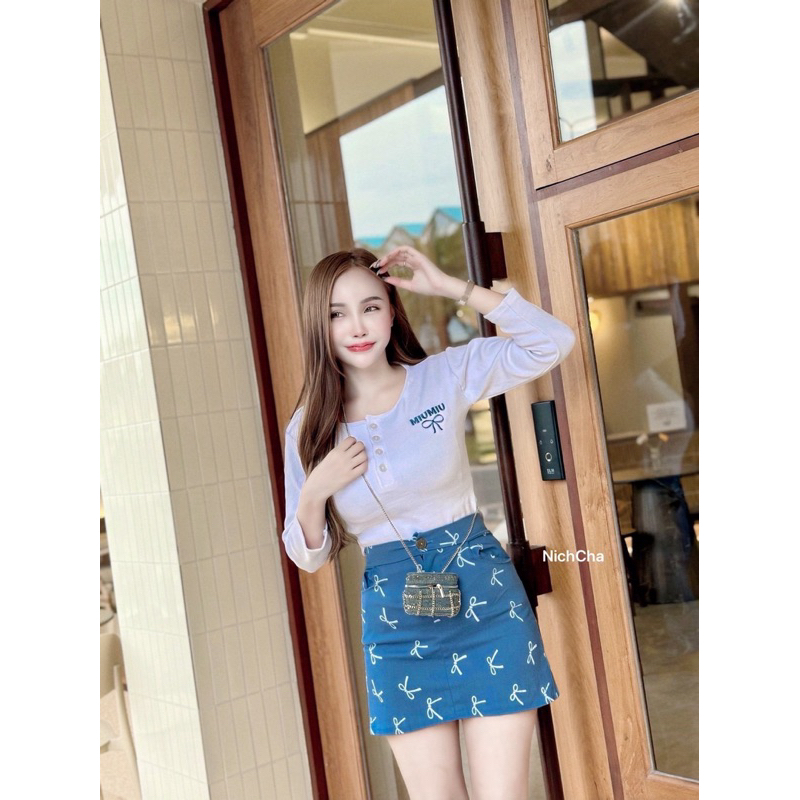 Nicha Set ยีนส์ เสื้อแขนยาวกระดุมหน้า ปักลายโบว์ กระโปรงยีนส์ยืดลายโบว์ ซิปหน้า สม็อคหลัง ...