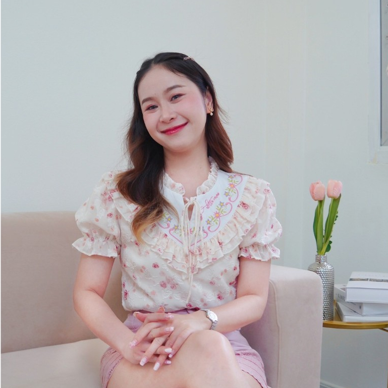 ALITTA CARESS : AC982 เสื้อชีฟองพิมพ์ลายดอก ปกเเต่งระบายพร้อมปักดอกไม้ ...