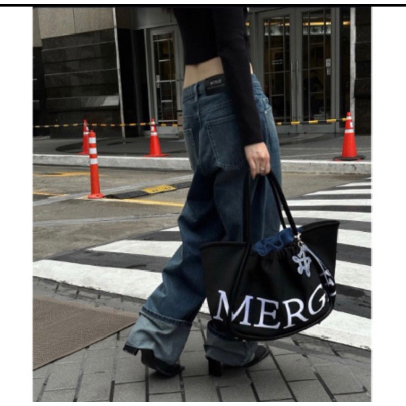 ใหม่! Merge A Day Bag’ กระเป๋า Tote Bag รุ่น ใหม่สีน้ำตาล จาก Merge ... ใหม่! Merge A Day Bag’ กระเป๋า Tote Bag รุ่น ใหม่สีน้ำตาล จาก Merge ...
