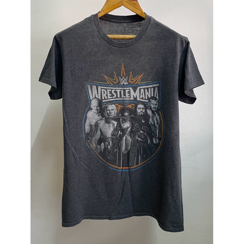 เสื้อยืดมือ 2 WWE WrestleMania Graphic T-Shirt Featuring Iconic ...