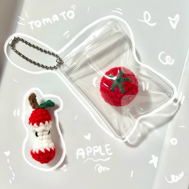 พวงกุญแจผลไม้จิ๋ว : ถุงมะเขือเทศจิ๋ว , apple core crochet keychain ...