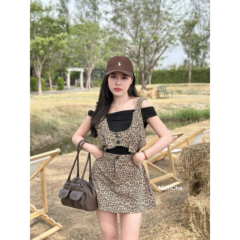 เซ็ตเสื้อปาดไหล่+เอี๊ยมลายเสือป้ายNichcha | Shopee Thailand