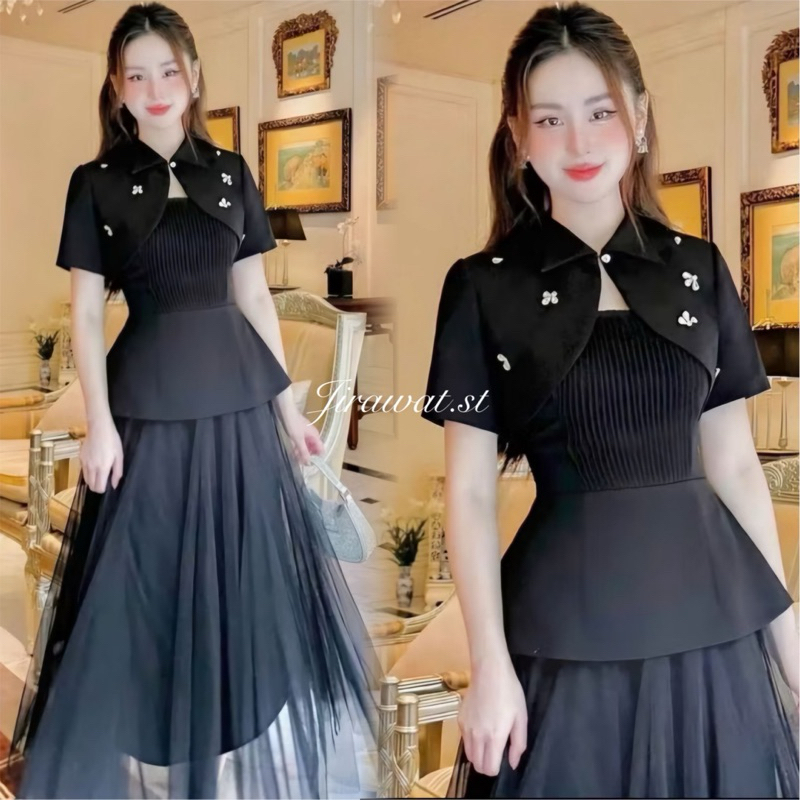 VORA•Set เสื้อแขนสั้นคอปก แต่งปักเพชรด้านหน้าชายเสื้อบานเล็กน้อย แมทช์ กับกระโปรงยาวบานแต่งผ้า ...