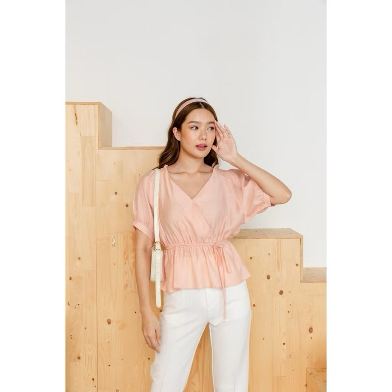 ของใหม่ เสื้อแขนสั้น Brand Miladi รุ่น Philia Top สีพีช | Shopee Thailand