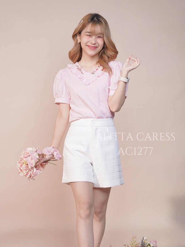 ALITTA CARESS : AC1277 เสื้อคอวี สีชมพูหวาน เเต่งระบายรอบคอปักลายดอกไม้ ...