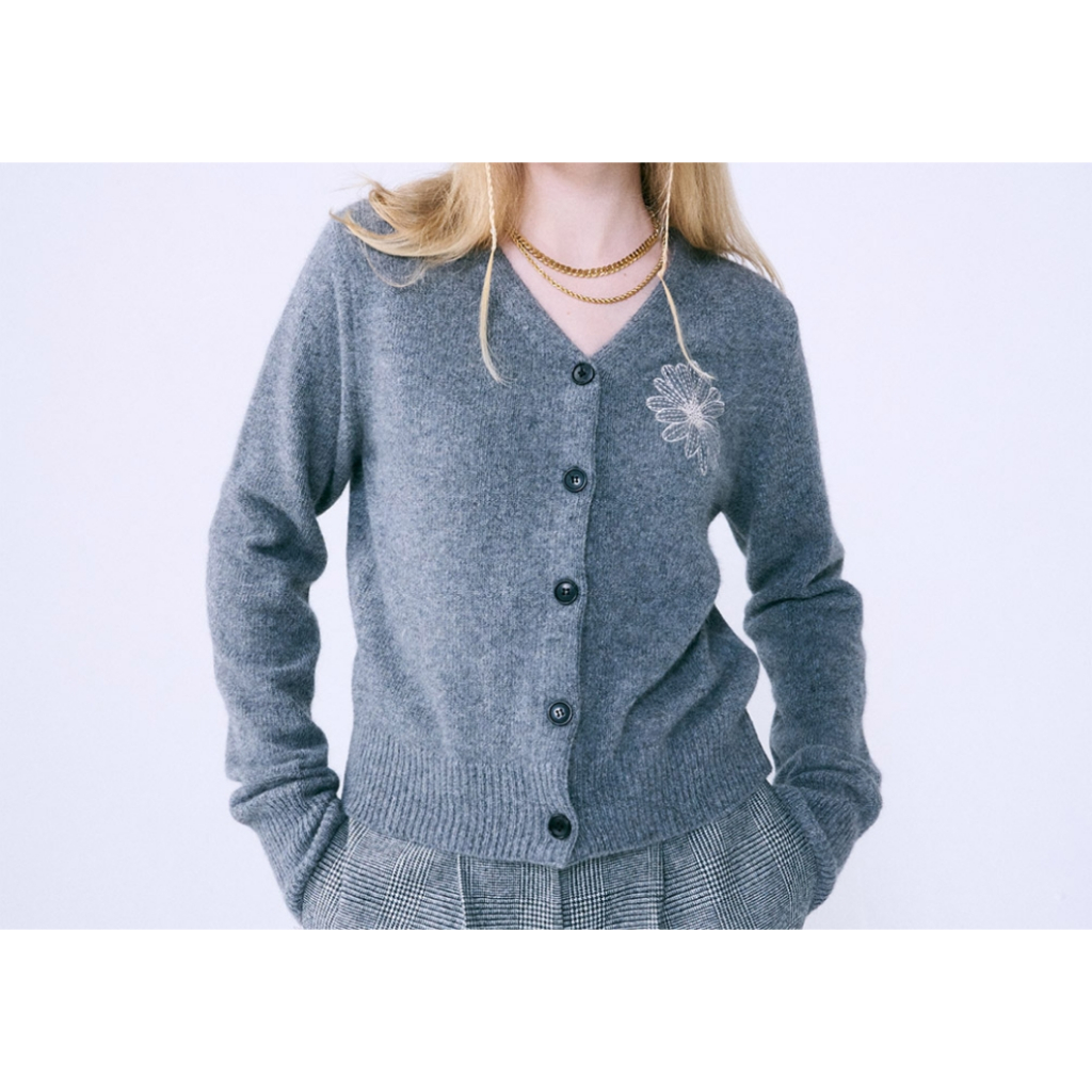 Mardi Mercredi Raccoon Blended Cardigan Round V-Neck (Spade Mardi Mercredi Raccoon Blended Cardigan Round V-Neck (Spade